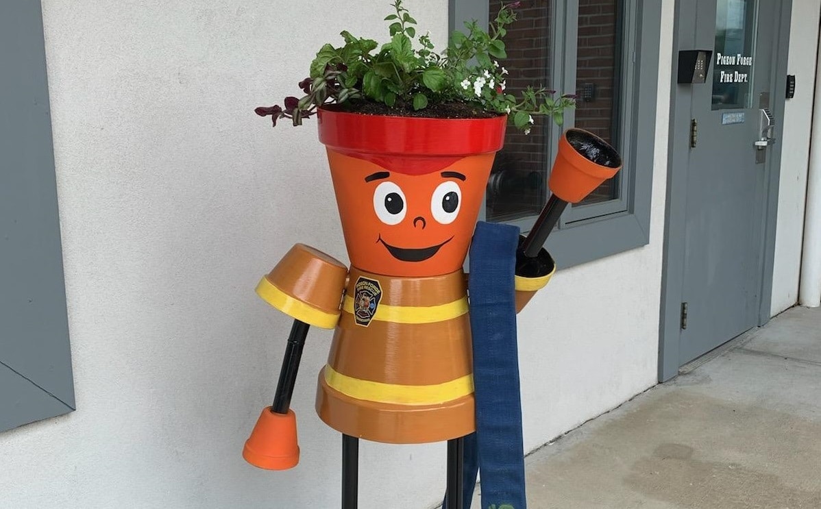 Pigeon Forge Photo Adventure | Take Photos with Your Favorite Planter ...